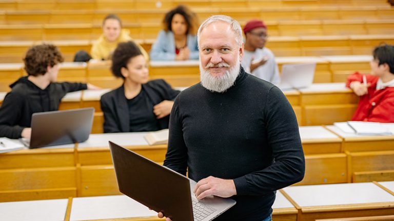 Apa Itu Trainer? Gaji, Syarat, Tugas dan Tanggung Jawab - OnTime Payroll