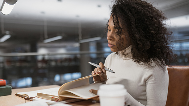 Perbedaan Notula Notulen dan Notulis yang Wajib Kamu Ketahui - OnTime ...